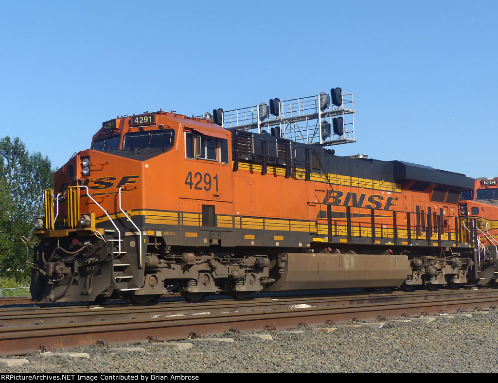 BNSF ES44C4 4291